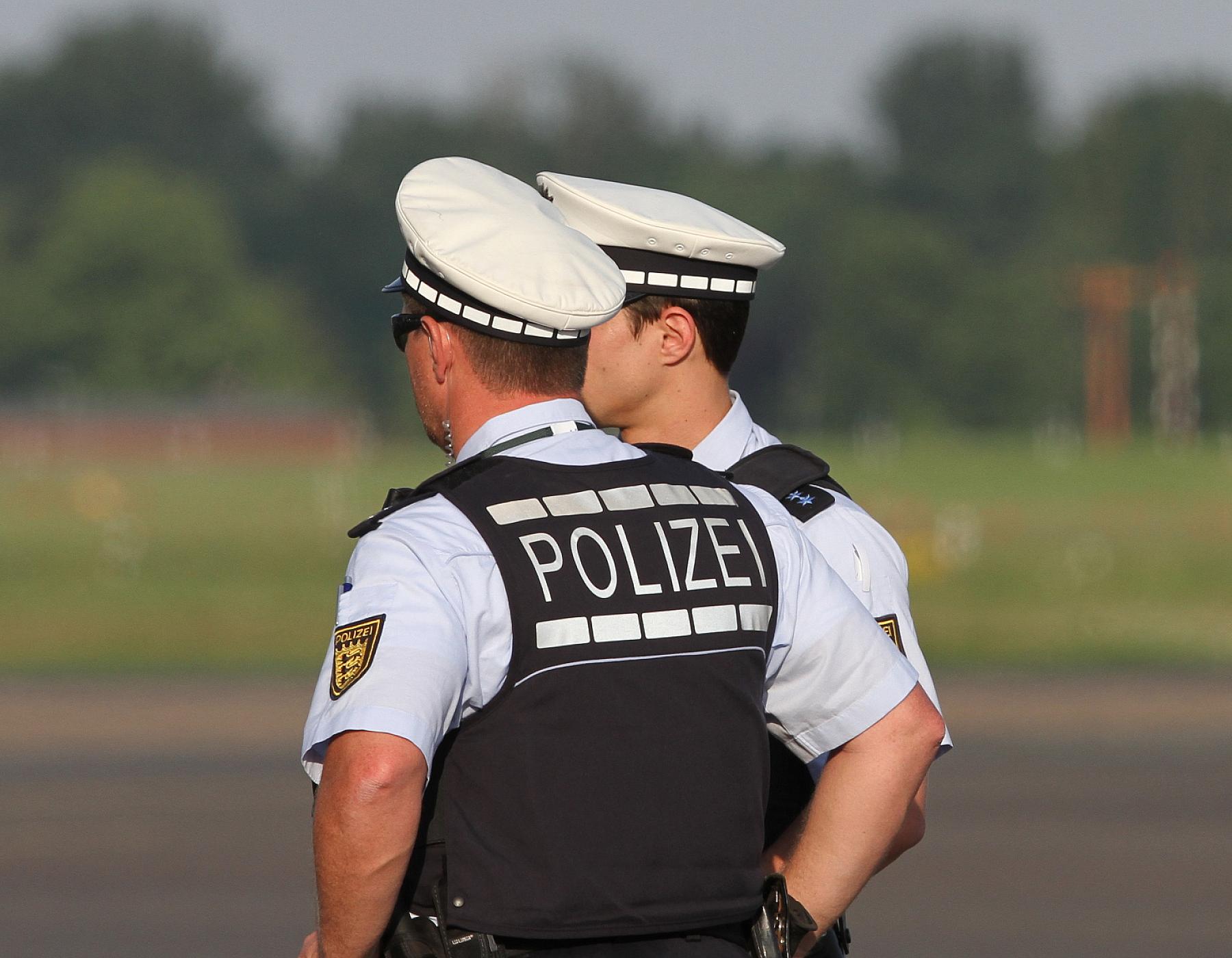 Senior kollidiert in Weißensee mit Straßenbahn und wird ins Krankenhaus gebracht | Berliner ...
