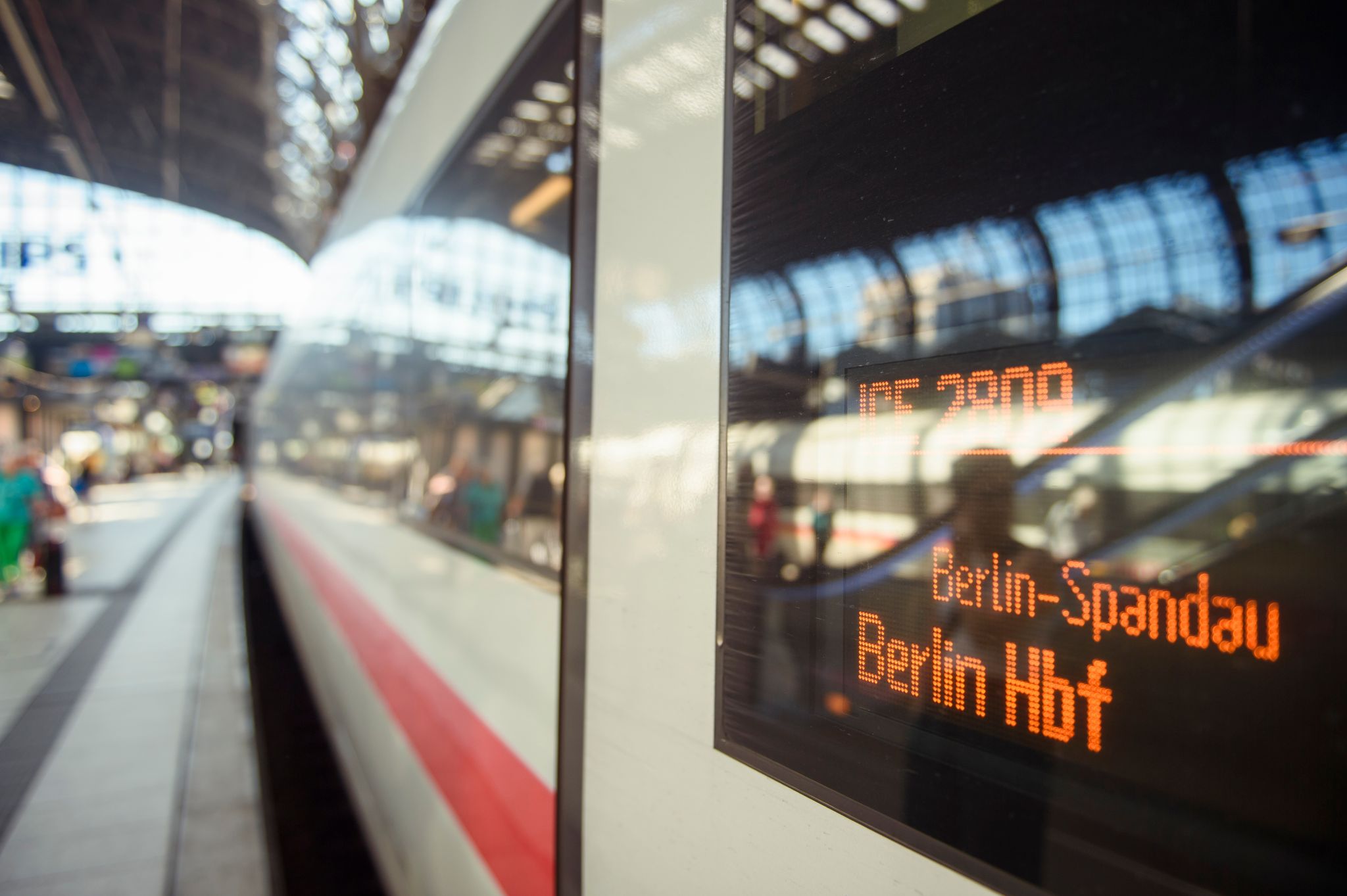Berlin-Spandau: Bahn reduziert ab Februar ICE-Halte | Berliner ...
